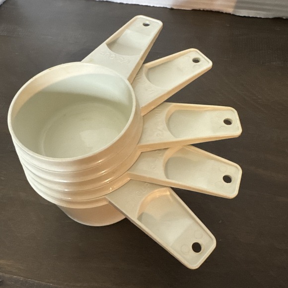 Tupperware | Kitchen | Vintage Tupperware Measuring Cups Almond Beige ...
